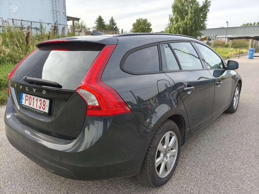 Pelēks Volvo V60 2013 Viļņa, ar dzinēja tilpumu 2.00 L un nobraukumu 278 tūkst. km par 5700 €, foto 7 vietnē AUTOMOTO.COM.LV