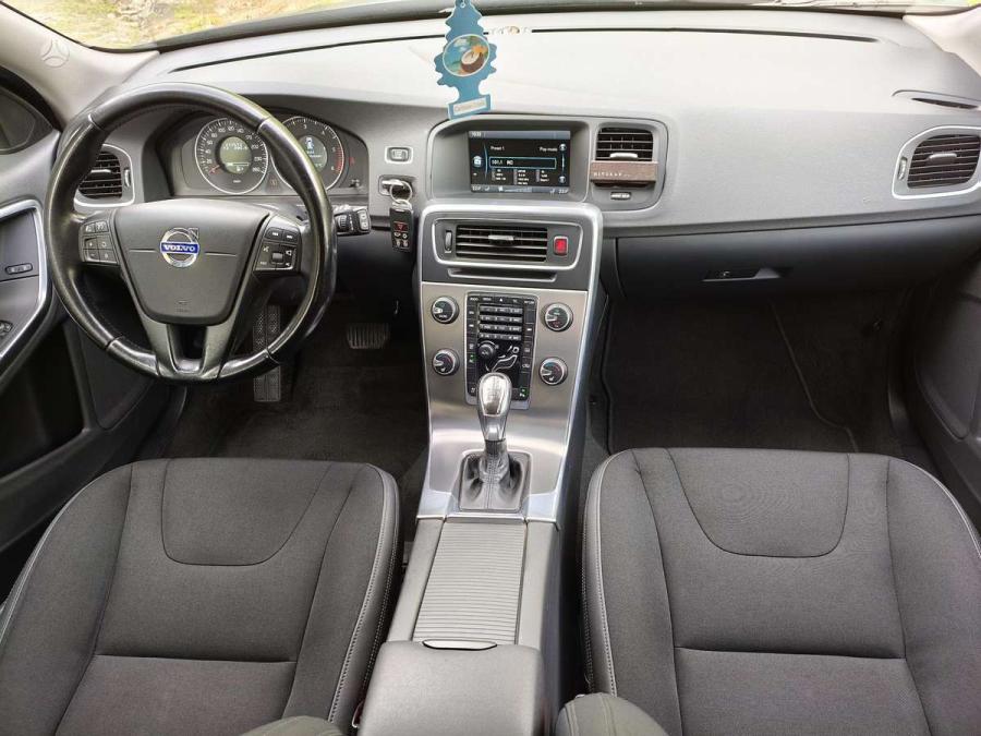 Pelēks Volvo V60 2013 Viļņa, ar dzinēja tilpumu 2.00 L un nobraukumu 278 tūkst. km par 5700 €, foto 16 vietnē AUTOMOTO.COM.LV