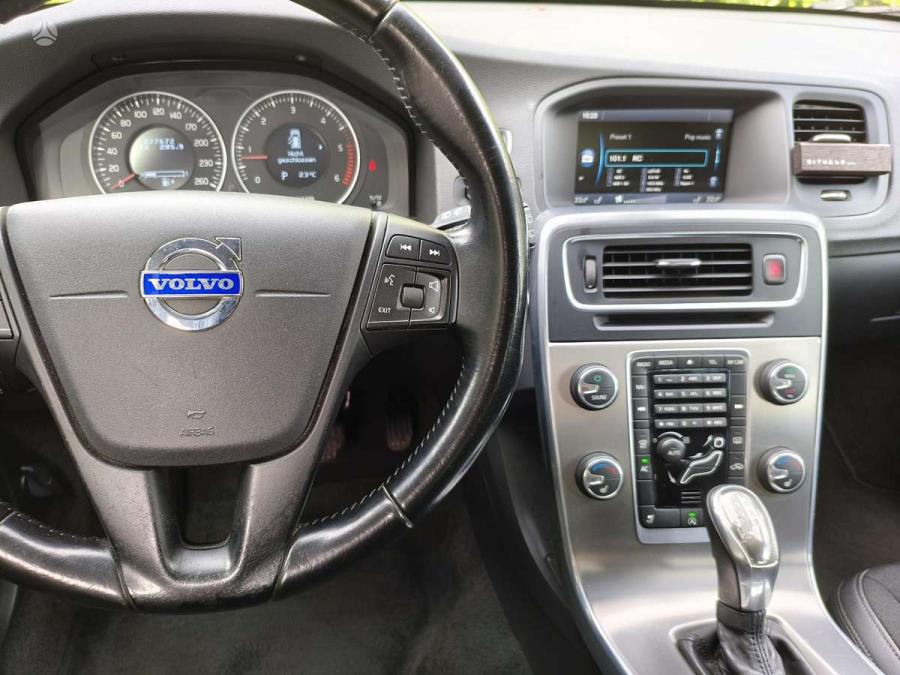 Pelēks Volvo V60 2013 Viļņa, ar dzinēja tilpumu 2.00 L un nobraukumu 278 tūkst. km par 5700 €, foto 17 vietnē AUTOMOTO.COM.LV