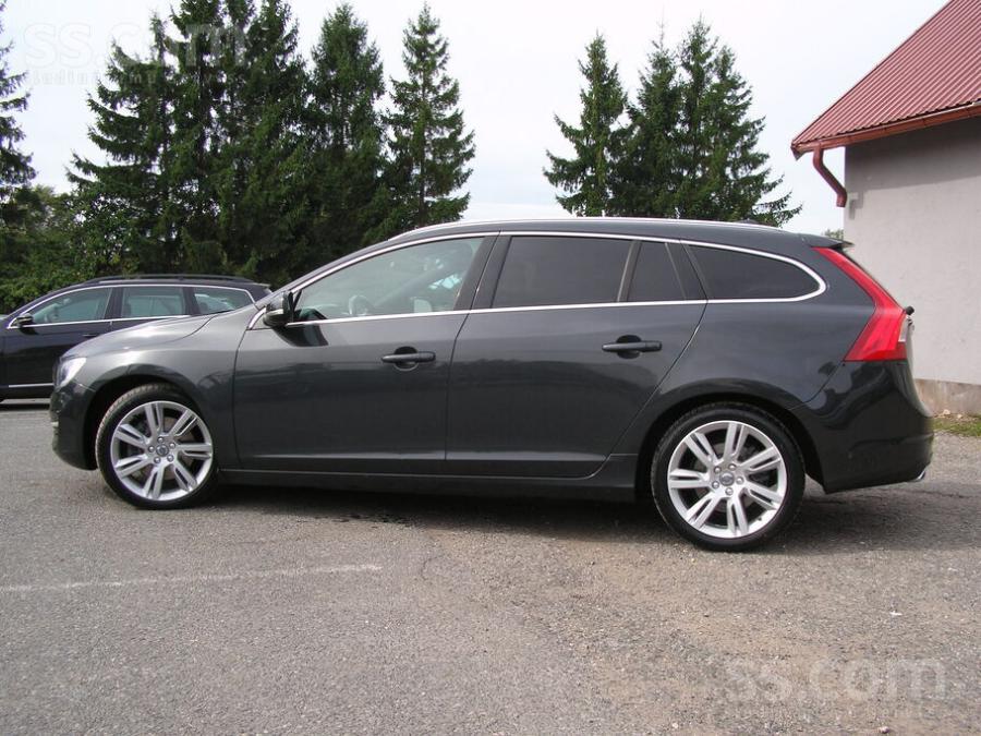 Grey Volvo V60 2013 in Riga, with an engine capacity of 2.40 L and mileage of 0 thousand km for 8350 €, photo 5 on AUTOMOTO.COM.LV