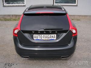 Grey Volvo V60 2013 in Riga, with an engine capacity of 2.40 L and mileage of 0 thousand km for 8350 €, photo 7 on AUTOMOTO.COM.LV
