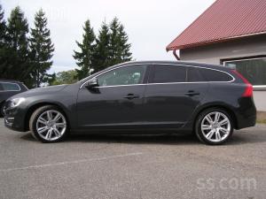 Grey Volvo V60 2013 in Riga, with an engine capacity of 2.40 L and mileage of 0 thousand km for 8350 €, photo 9 on AUTOMOTO.COM.LV