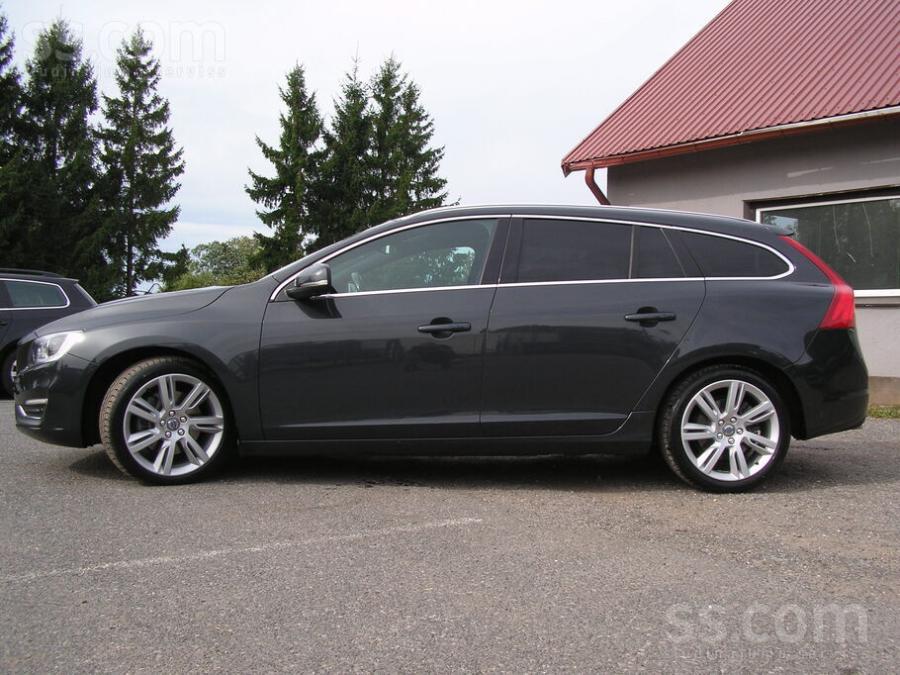 Grey Volvo V60 2013 in Riga, with an engine capacity of 2.40 L and mileage of 0 thousand km for 8350 €, photo 9 on AUTOMOTO.COM.LV
