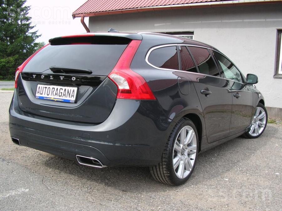 Grey Volvo V60 2013 in Riga, with an engine capacity of 2.40 L and mileage of 0 thousand km for 8350 €, photo 11 on AUTOMOTO.COM.LV