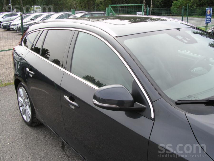 Grey Volvo V60 2013 in Riga, with an engine capacity of 2.40 L and mileage of 0 thousand km for 8350 €, photo 12 on AUTOMOTO.COM.LV