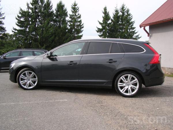 Grey Volvo V60 2013 in Riga, with an engine capacity of 2.40 L and mileage of 0 thousand km for 8350 €, photo 5 on AUTOMOTO.COM.LV