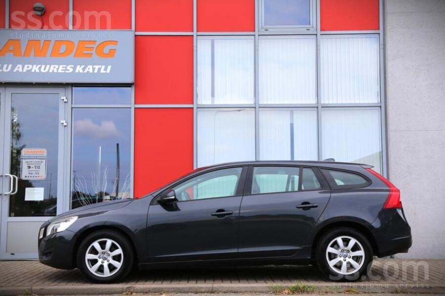 Pelēks Volvo V60 2013 Rīga, ar dzinēja tilpumu 2.00 L un nobraukumu 238 tūkst. km par 5495 €, foto 3 vietnē AUTOMOTO.COM.LV