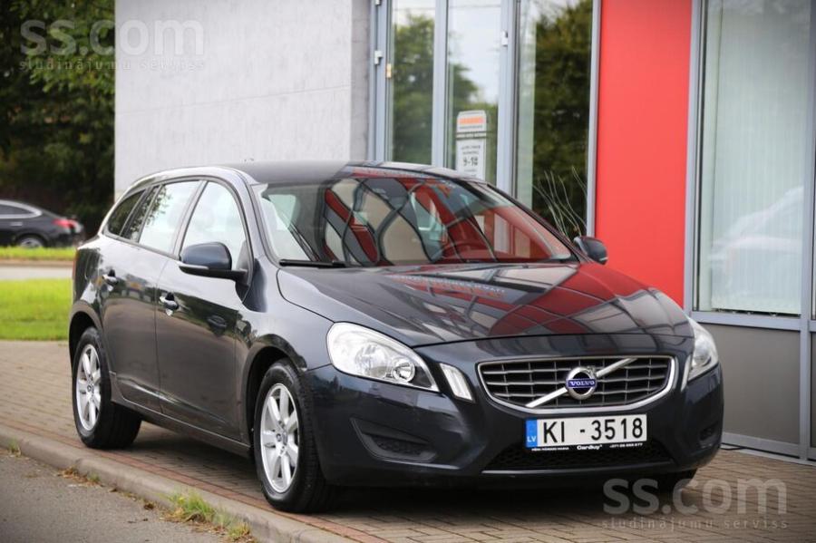 Pelēks Volvo V60 2013 Rīga, ar dzinēja tilpumu 2.00 L un nobraukumu 238 tūkst. km par 5495 €, foto 5 vietnē AUTOMOTO.COM.LV