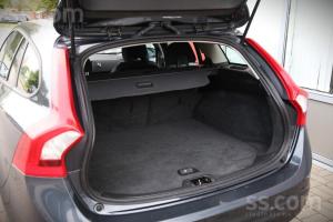 Pelēks Volvo V60 2013 Rīga, ar dzinēja tilpumu 2.00 L un nobraukumu 238 tūkst. km par 5495 €, foto 8 vietnē AUTOMOTO.COM.LV