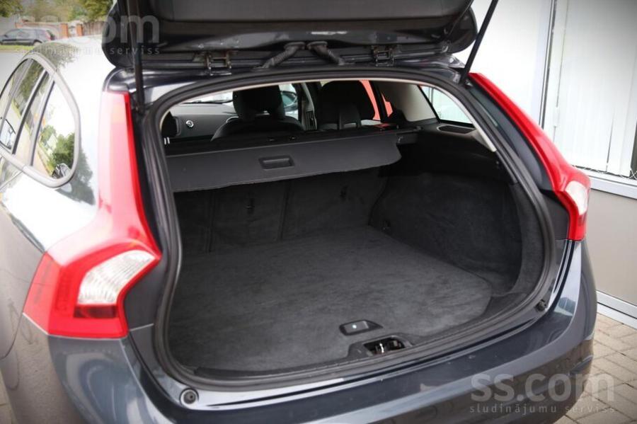 Pelēks Volvo V60 2013 Rīga, ar dzinēja tilpumu 2.00 L un nobraukumu 238 tūkst. km par 5495 €, foto 8 vietnē AUTOMOTO.COM.LV