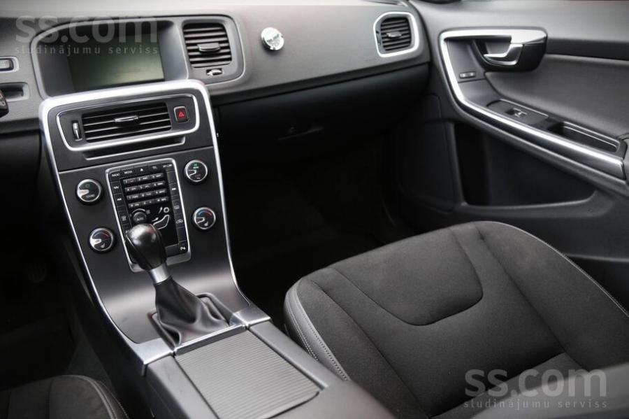Pelēks Volvo V60 2013 Rīga, ar dzinēja tilpumu 2.00 L un nobraukumu 238 tūkst. km par 5495 €, foto 11 vietnē AUTOMOTO.COM.LV