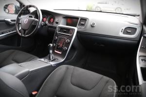 Pelēks Volvo V60 2013 Rīga, ar dzinēja tilpumu 2.00 L un nobraukumu 238 tūkst. km par 5495 €, foto 12 vietnē AUTOMOTO.COM.LV