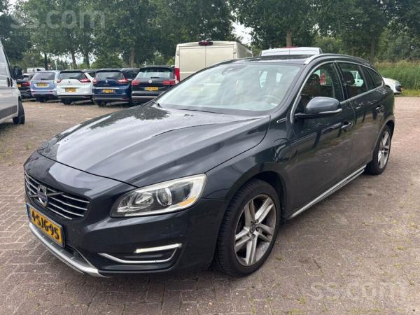 Pelēks Volvo V60 2013 Rīga, ar dzinēja tilpumu 2.40 L un nobraukumu 341 tūkst. km par 3994 €, foto 1 vietnē AUTOMOTO.COM.LV