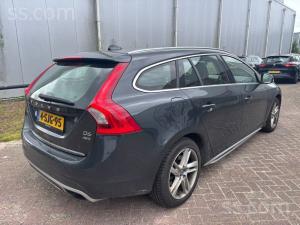 Grey Volvo V60 2013 in Riga, with an engine capacity of 2.40 L and mileage of 341 thousand km for 3994 €, photo 4 on AUTOMOTO.COM.LV