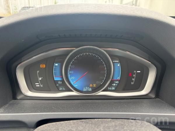 Pelēks Volvo V60 2013 Rīga, ar dzinēja tilpumu 2.40 L un nobraukumu 341 tūkst. km par 3994 €, foto 7 vietnē AUTOMOTO.COM.LV