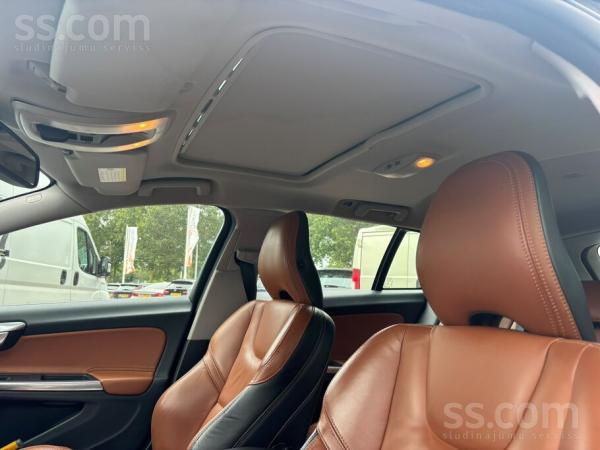 Pelēks Volvo V60 2013 Rīga, ar dzinēja tilpumu 2.40 L un nobraukumu 341 tūkst. km par 3994 €, foto 10 vietnē AUTOMOTO.COM.LV