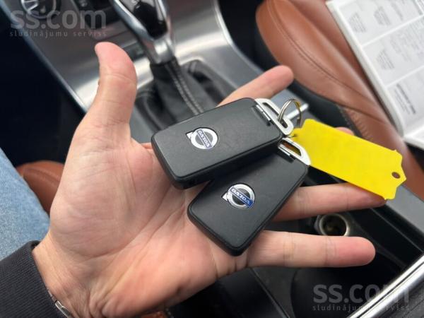 Pelēks Volvo V60 2013 Rīga, ar dzinēja tilpumu 2.40 L un nobraukumu 341 tūkst. km par 3994 €, foto 11 vietnē AUTOMOTO.COM.LV