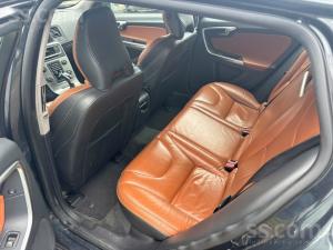 Grey Volvo V60 2013 in Riga, with an engine capacity of 2.40 L and mileage of 341 thousand km for 3994 €, photo 15 on AUTOMOTO.COM.LV