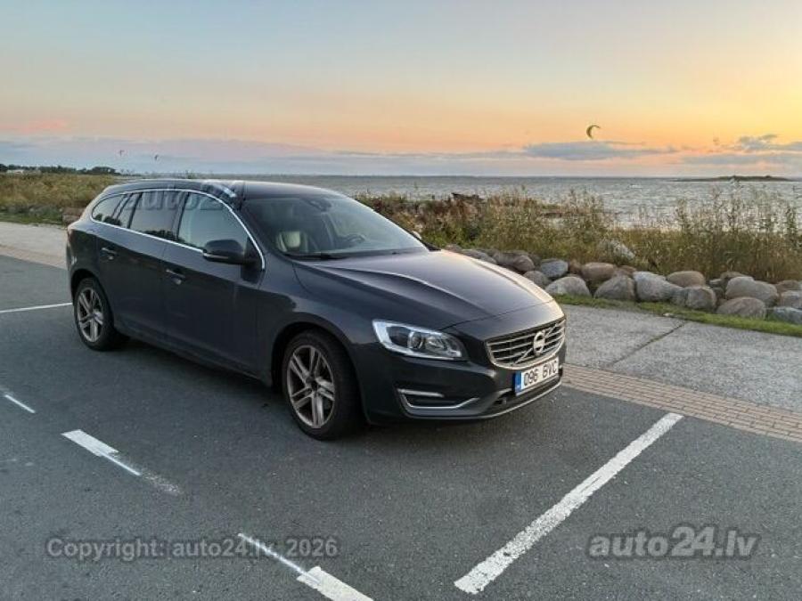 Pelēks Volvo V60 2013 Tallina, ar dzinēja tilpumu 2.00 L un nobraukumu 247 tūkst. km par 6800 €, foto 1 vietnē AUTOMOTO.COM.LV