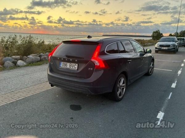 Volvo V60 2013 in Tallinn on AUTOMOTO.COM.LV Grey Volvo V60 2013 in Tallinn, with an engine capacity of 2.00 L and mileage of 247 thousand km for 6800 €, photo 4 on AUTOMOTO.COM.LV