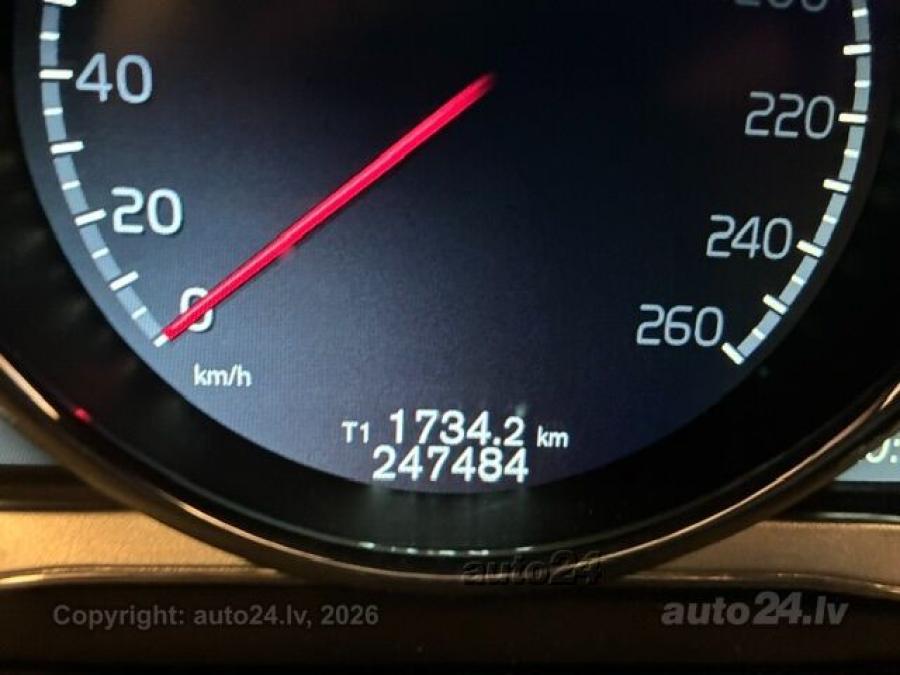 Pelēks Volvo V60 2013 Tallina, ar dzinēja tilpumu 2.00 L un nobraukumu 247 tūkst. km par 6800 €, foto 5 vietnē AUTOMOTO.COM.LV