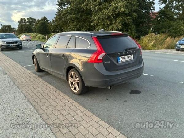 Volvo V60 2013 in Tallinn on AUTOMOTO.COM.LV Grey Volvo V60 2013 in Tallinn, with an engine capacity of 2.00 L and mileage of 247 thousand km for 6800 €, photo 6 on AUTOMOTO.COM.LV