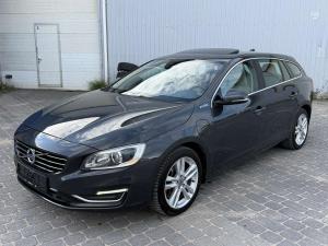 Pelēks Volvo V60 2013 Alīta, ar dzinēja tilpumu 2.40 L un nobraukumu 278 tūkst. km par 5999 €, foto  vietnē AUTOMOTO.COM.LV
