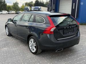 Pelēks Volvo V60 2013 Alīta, ar dzinēja tilpumu 2.40 L un nobraukumu 278 tūkst. km par 5999 €, foto 5 vietnē AUTOMOTO.COM.LV