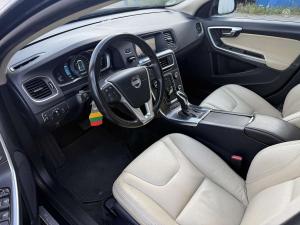Pelēks Volvo V60 2013 Alīta, ar dzinēja tilpumu 2.40 L un nobraukumu 278 tūkst. km par 5999 €, foto 6 vietnē AUTOMOTO.COM.LV