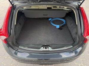 Pelēks Volvo V60 2013 Alīta, ar dzinēja tilpumu 2.40 L un nobraukumu 278 tūkst. km par 5999 €, foto 10 vietnē AUTOMOTO.COM.LV