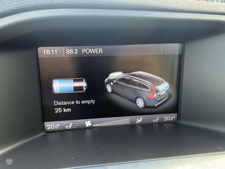 Pelēks Volvo V60 2013 Alīta, ar dzinēja tilpumu 2.40 L un nobraukumu 278 tūkst. km par 5999 €, foto 16 vietnē AUTOMOTO.COM.LV