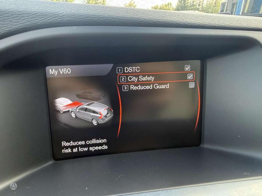 Pelēks Volvo V60 2013 Alīta, ar dzinēja tilpumu 2.40 L un nobraukumu 278 tūkst. km par 5999 €, foto 20 vietnē AUTOMOTO.COM.LV