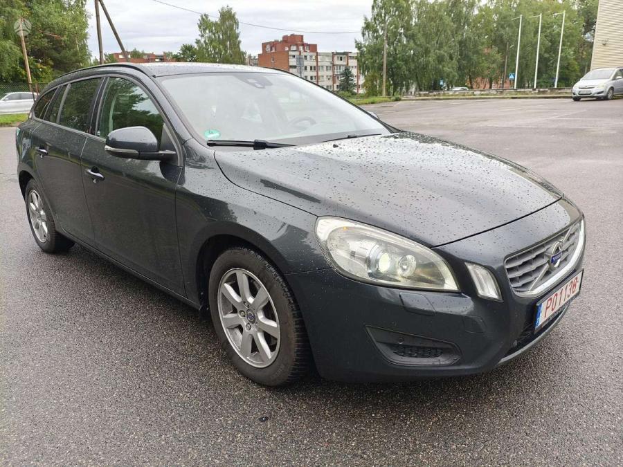 Grey Volvo V60 2013 in Vilnius, with an engine capacity of 2.00 L and mileage of 278 thousand km for 5500 €, photo 6 on AUTOMOTO.COM.LV