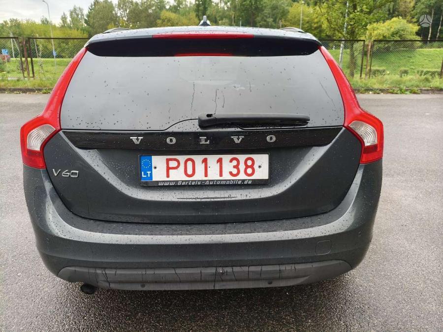 Grey Volvo V60 2013 in Vilnius, with an engine capacity of 2.00 L and mileage of 278 thousand km for 5500 €, photo 8 on AUTOMOTO.COM.LV