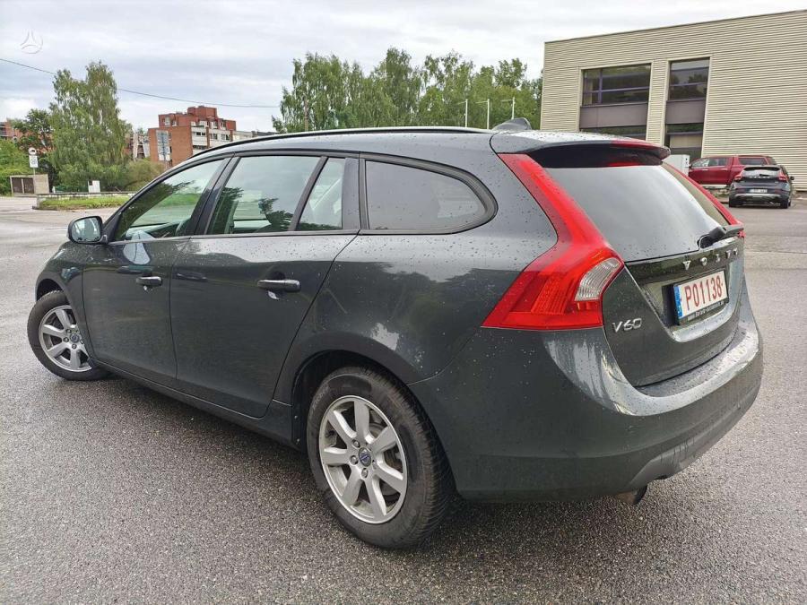 Grey Volvo V60 2013 in Vilnius, with an engine capacity of 2.00 L and mileage of 278 thousand km for 5500 €, photo 10 on AUTOMOTO.COM.LV