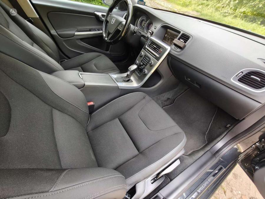 Grey Volvo V60 2013 in Vilnius, with an engine capacity of 2.00 L and mileage of 278 thousand km for 5500 €, photo 11 on AUTOMOTO.COM.LV