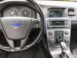 Grey Volvo V60 2013 in Vilnius, with an engine capacity of 2.00 L and mileage of 278 thousand km for 5500 €, photo 17 on AUTOMOTO.COM.LV