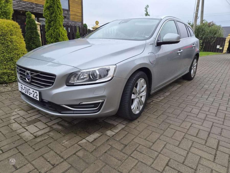 Grey Volvo V60 2013 in Kaunas, with an engine capacity of 2.40 L and mileage of 334 thousand km for 5900 €, photo 1 on AUTOMOTO.COM.LV