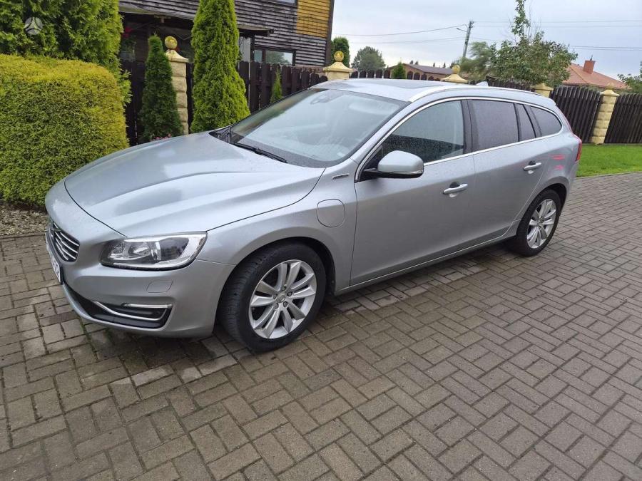 Grey Volvo V60 2013 in Kaunas, with an engine capacity of 2.40 L and mileage of 334 thousand km for 5900 €, photo 3 on AUTOMOTO.COM.LV