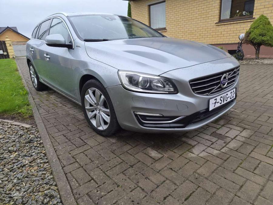 Grey Volvo V60 2013 in Kaunas, with an engine capacity of 2.40 L and mileage of 334 thousand km for 5900 €, photo 5 on AUTOMOTO.COM.LV