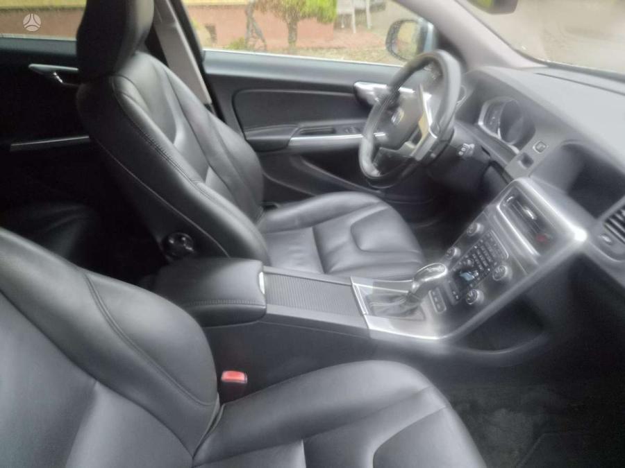 Grey Volvo V60 2013 in Kaunas, with an engine capacity of 2.40 L and mileage of 334 thousand km for 5900 €, photo 6 on AUTOMOTO.COM.LV