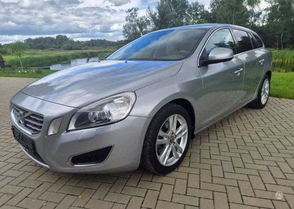Pelēks Volvo V60 2013 Utena, ar dzinēja tilpumu 2.00 L un nobraukumu 265 tūkst. km par 5990 €, foto 6 vietnē AUTOMOTO.COM.LV