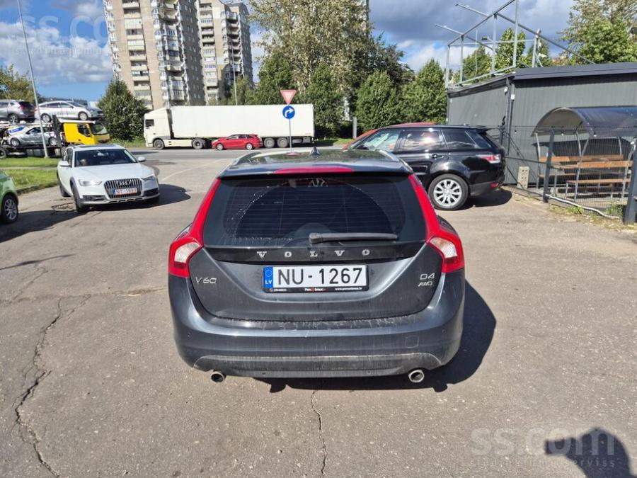 Grey Volvo V60 2013 in Riga, with an engine capacity of 2.40 L and mileage of 298 thousand km for 4990 €, photo 7 on AUTOMOTO.COM.LV