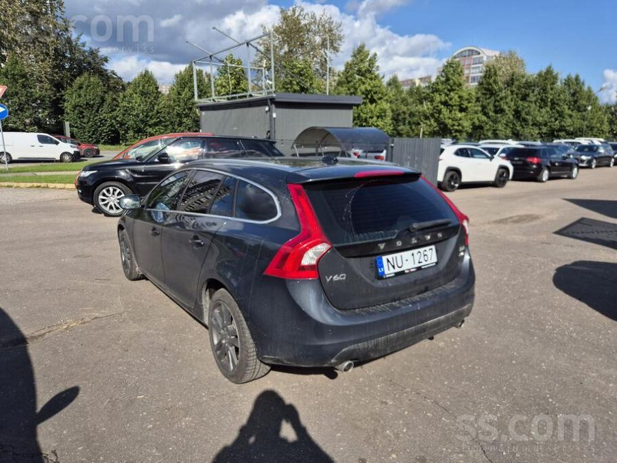 Grey Volvo V60 2013 in Riga, with an engine capacity of 2.40 L and mileage of 298 thousand km for 4990 €, photo 8 on AUTOMOTO.COM.LV