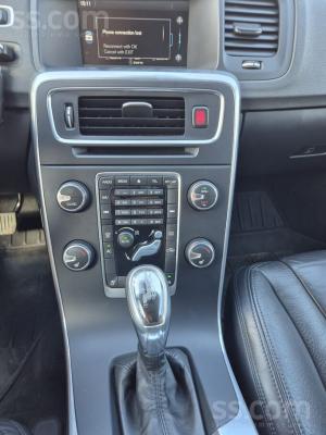 Grey Volvo V60 2013 in Riga, with an engine capacity of 2.40 L and mileage of 298 thousand km for 4990 €, photo 14 on AUTOMOTO.COM.LV
