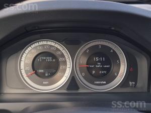 Grey Volvo V60 2013 in Riga, with an engine capacity of 2.40 L and mileage of 298 thousand km for 4990 €, photo 15 on AUTOMOTO.COM.LV