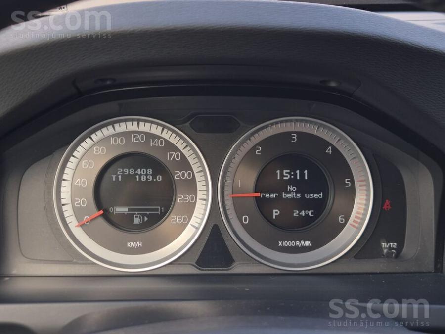 Grey Volvo V60 2013 in Riga, with an engine capacity of 2.40 L and mileage of 298 thousand km for 4990 €, photo 15 on AUTOMOTO.COM.LV