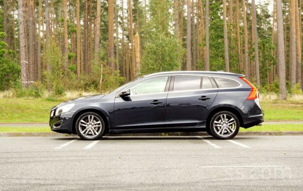 Pelēks Volvo V60 2013 Rīga, ar dzinēja tilpumu 2.40 L un nobraukumu 298 tūkst. km par 4990 €, foto 6 vietnē AUTOMOTO.COM.LV