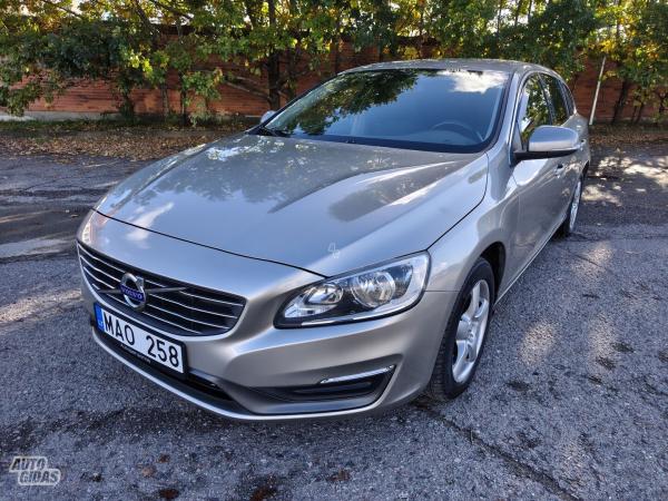 Grey Volvo V60 2013 in Siauliai, with an engine capacity of 1.60 L and mileage of 357 thousand km for 4900 €, photo 1 on AUTOMOTO.COM.LV