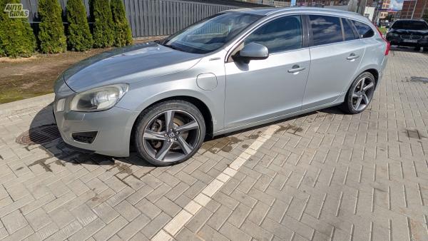 Pelēks Volvo V60 2013 Klaipėda, ar dzinēja tilpumu 2.40 L un nobraukumu 393 tūkst. km par 4400 €, foto 3 vietnē AUTOMOTO.COM.LV